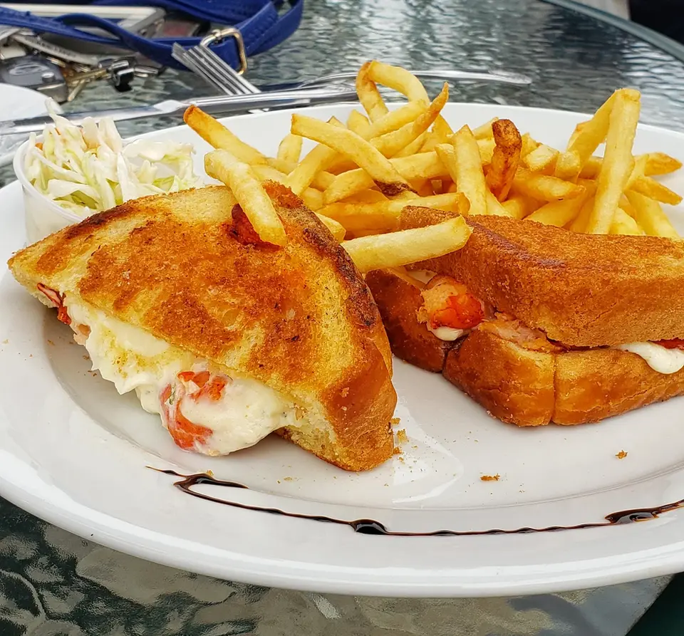Outriggers Restaurant | Fresh Seafood at Safe Harbor Marina
